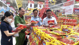 Kiểm tra công tác bảo đảm an toàn thực phẩm dịp Tết Nguyên đán Bính Ngọ ...